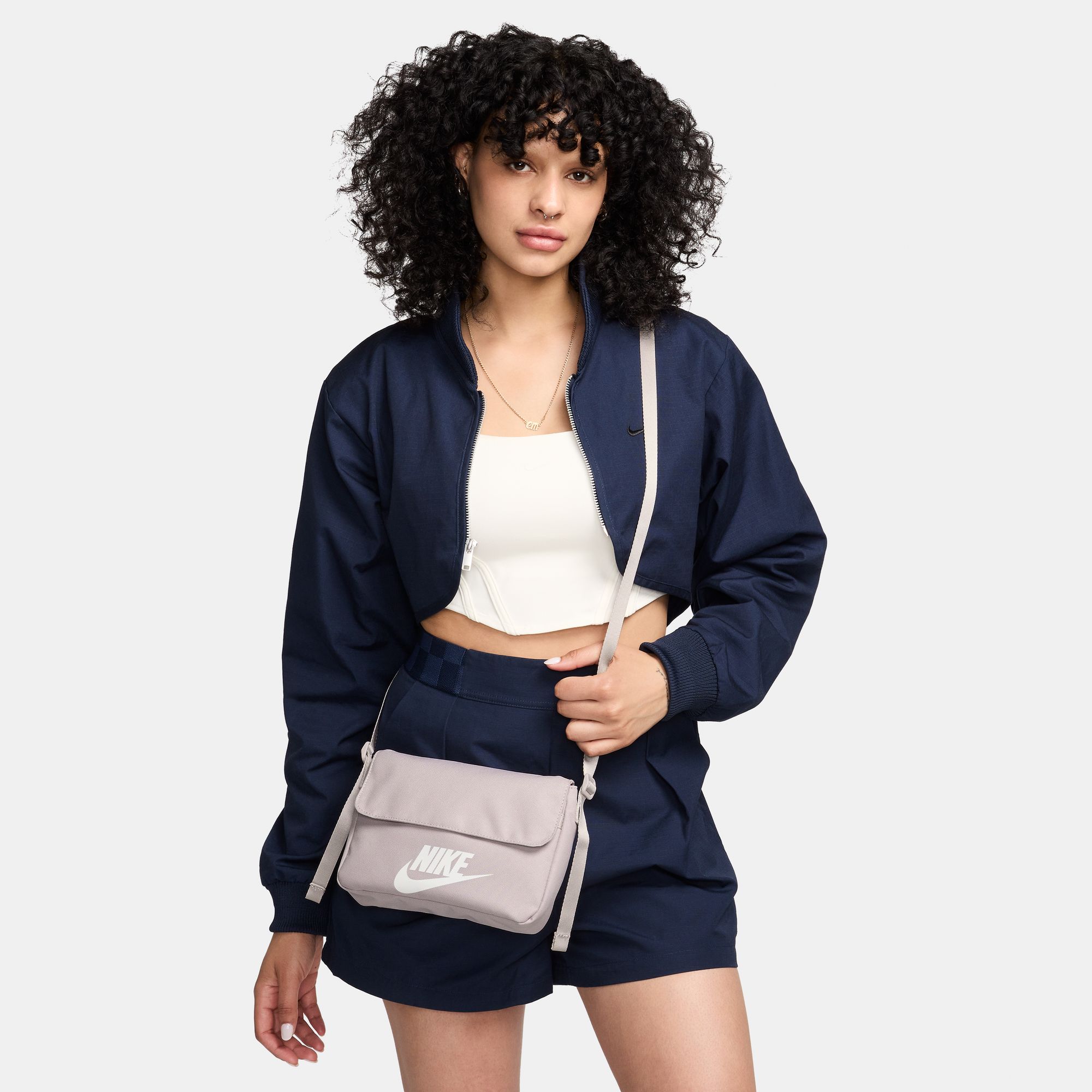 Compra Nike Sportswear Wmn's Futura 365 Crossbody Ba por PEN 119.90 | Nike Perú