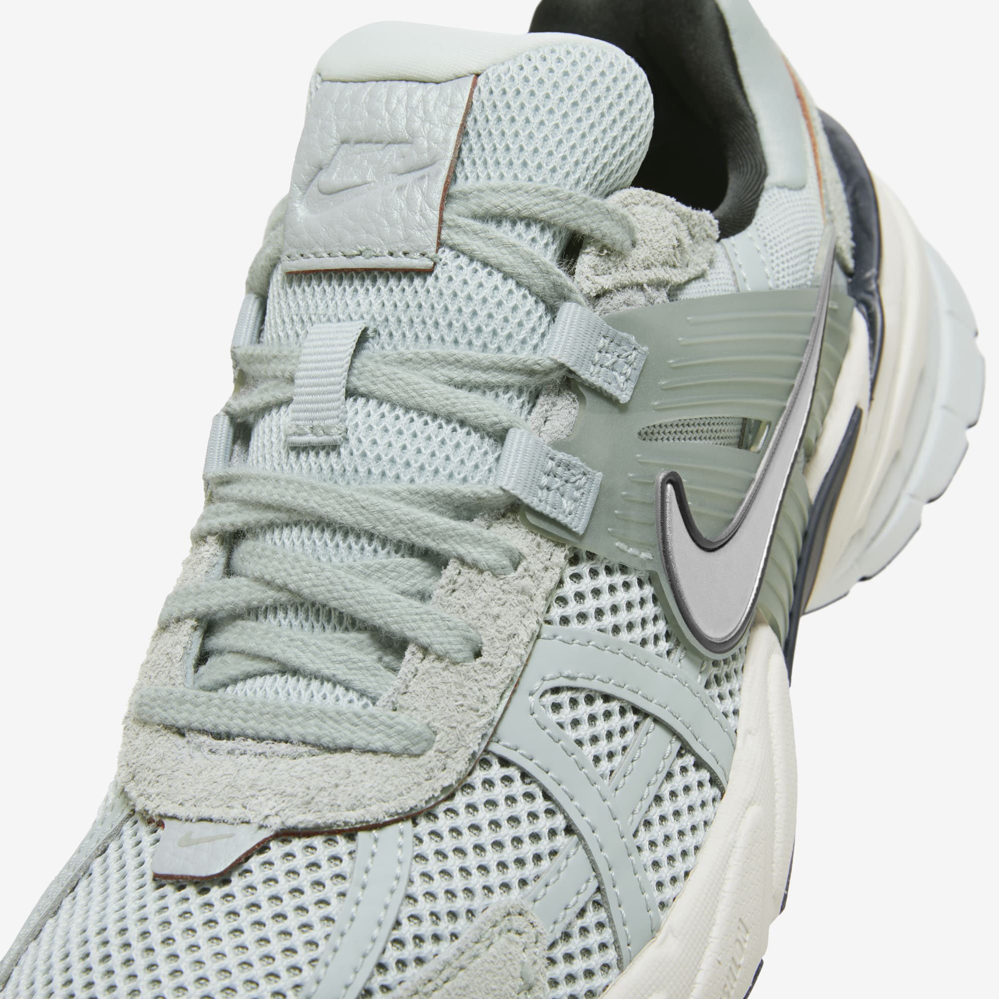 Compra Nike V2K Run por PEN 599.90 | Nike Perú