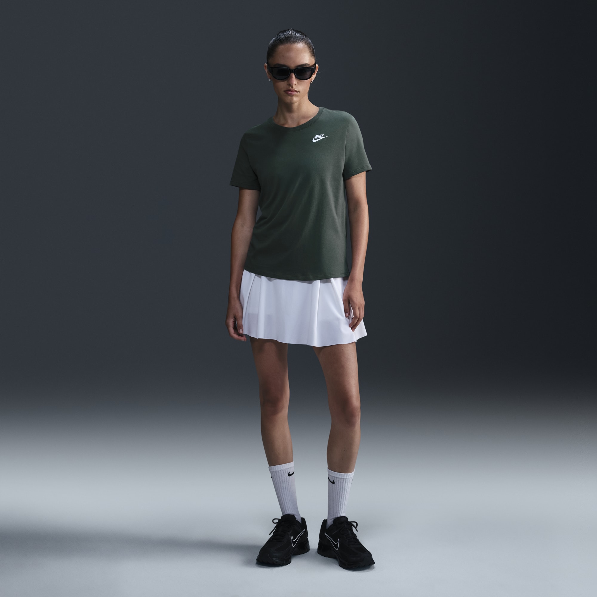 Compra Nike Sportswear Club Essentials por PEN 79.90 | Nike Perú
